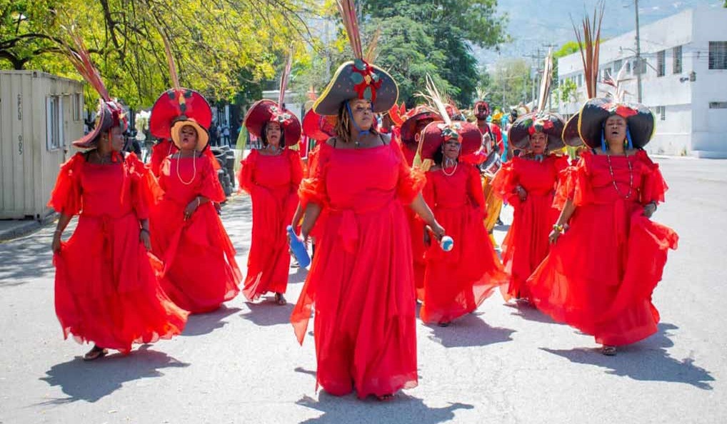 Haití celebra carnavales pese a crisis - Ojalá