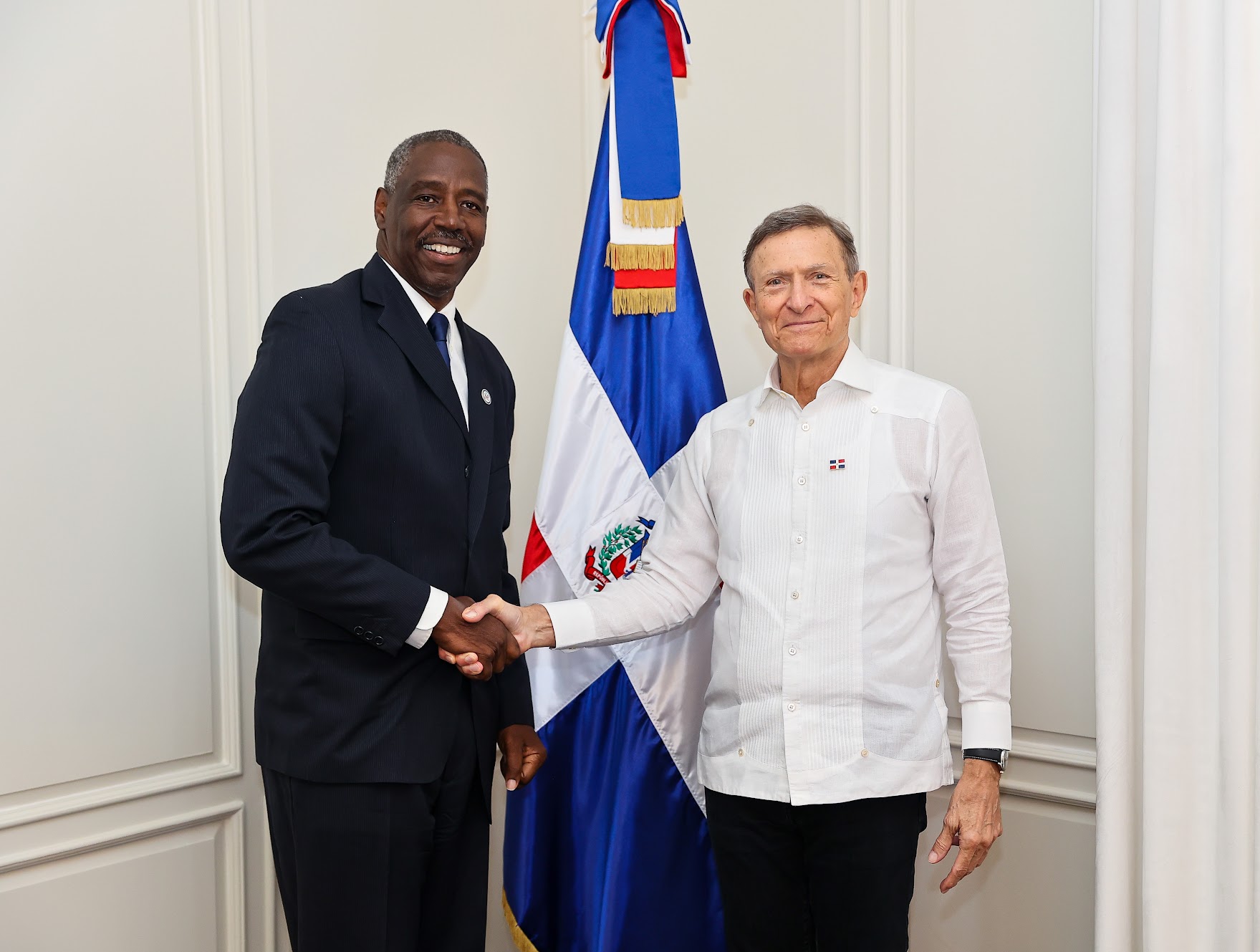 Llega Isiah Parnell, nuevo encargado de Negocios de EE.UU. en República ...